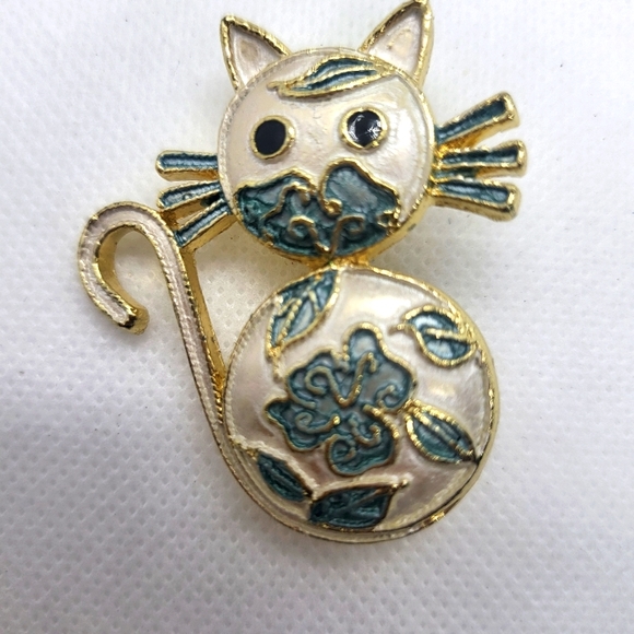 unbranded | Jewelry | Cloisonne Style Blue And White Enamel Cat Pin ...